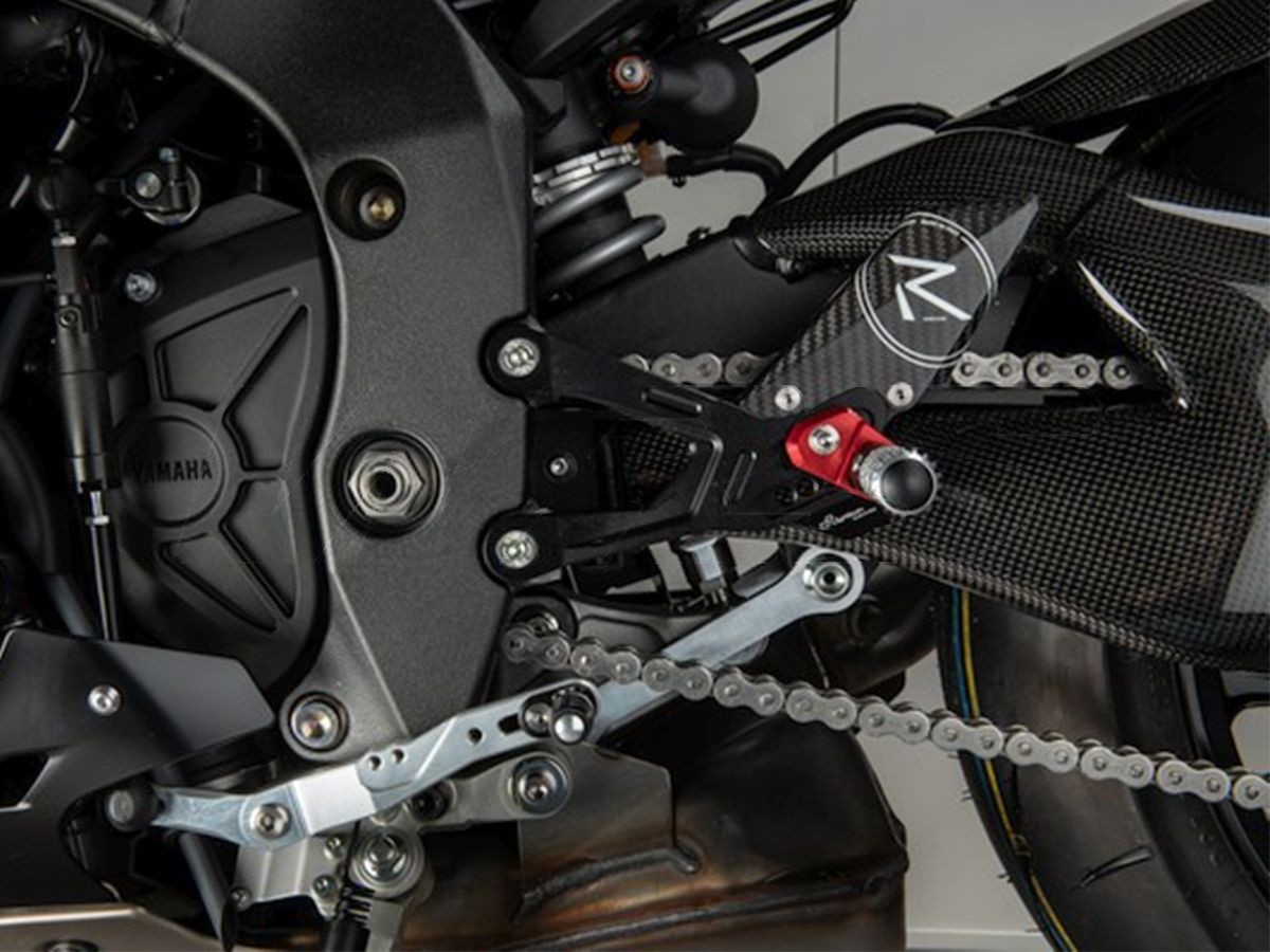LighTech R 版本 可調式腳踏後移 YZF-R1 / M (15-) [FTRYA016R]